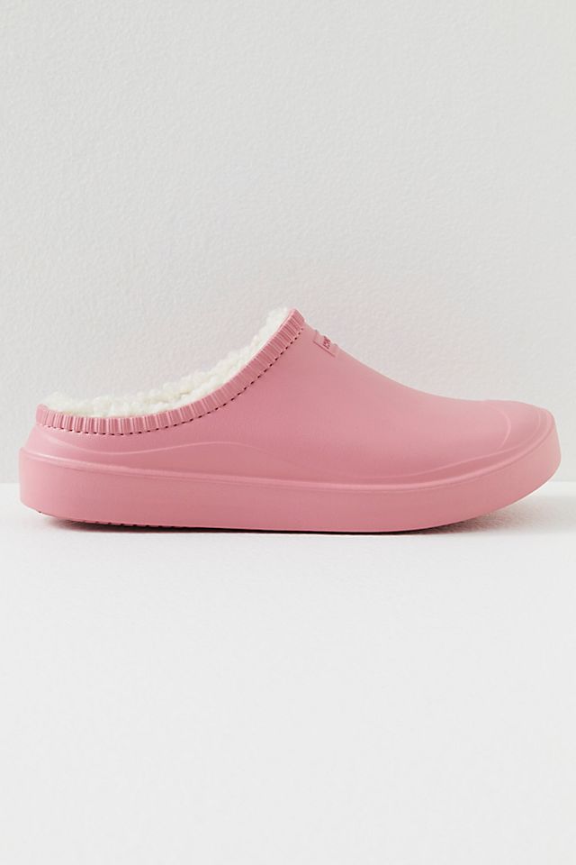 HUNTER In/Out Bloom Algae Foam Insulated Clogs in Purring Pink / White ...