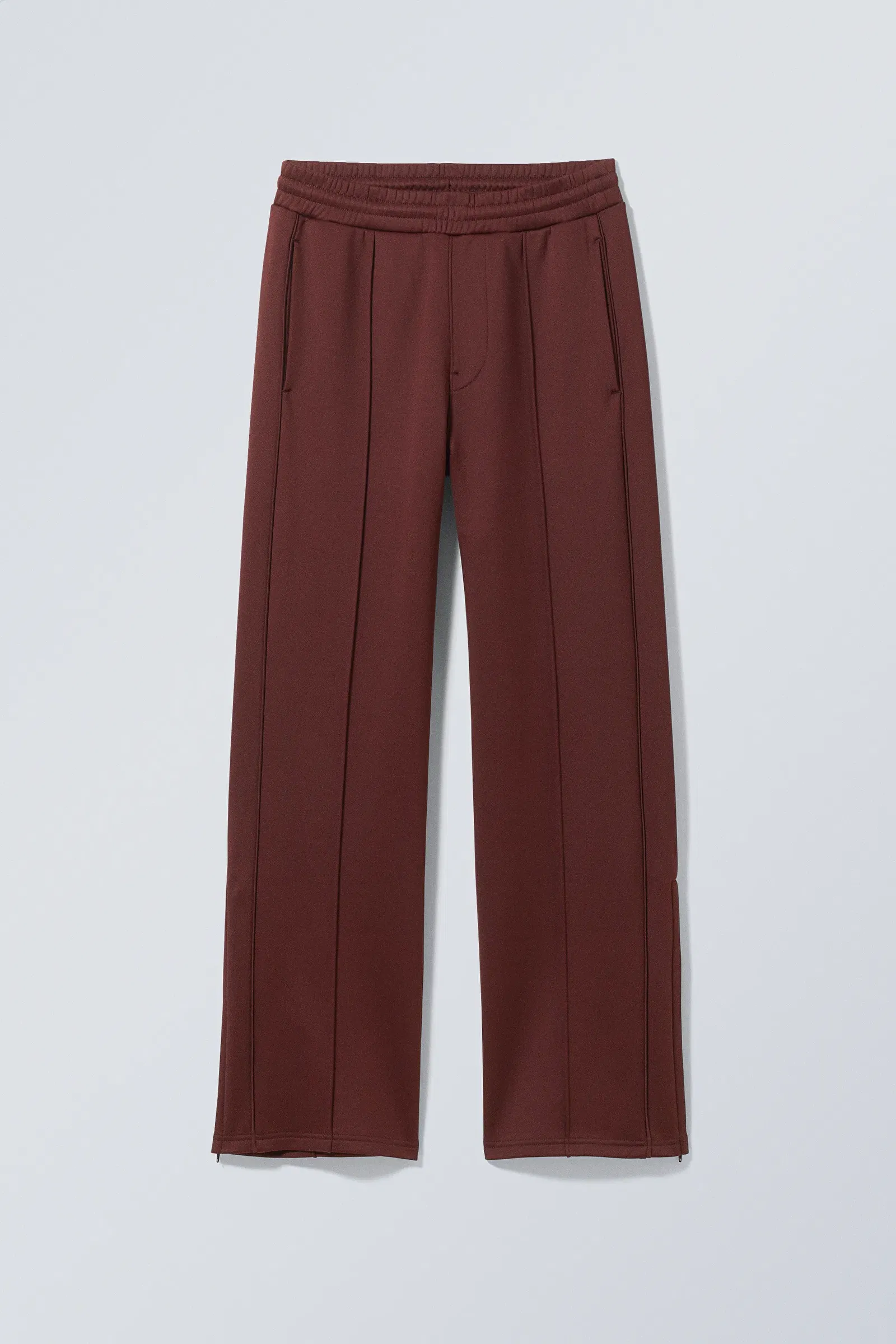 WEEKDAY Ken Trackpants in Burgundy | Endource