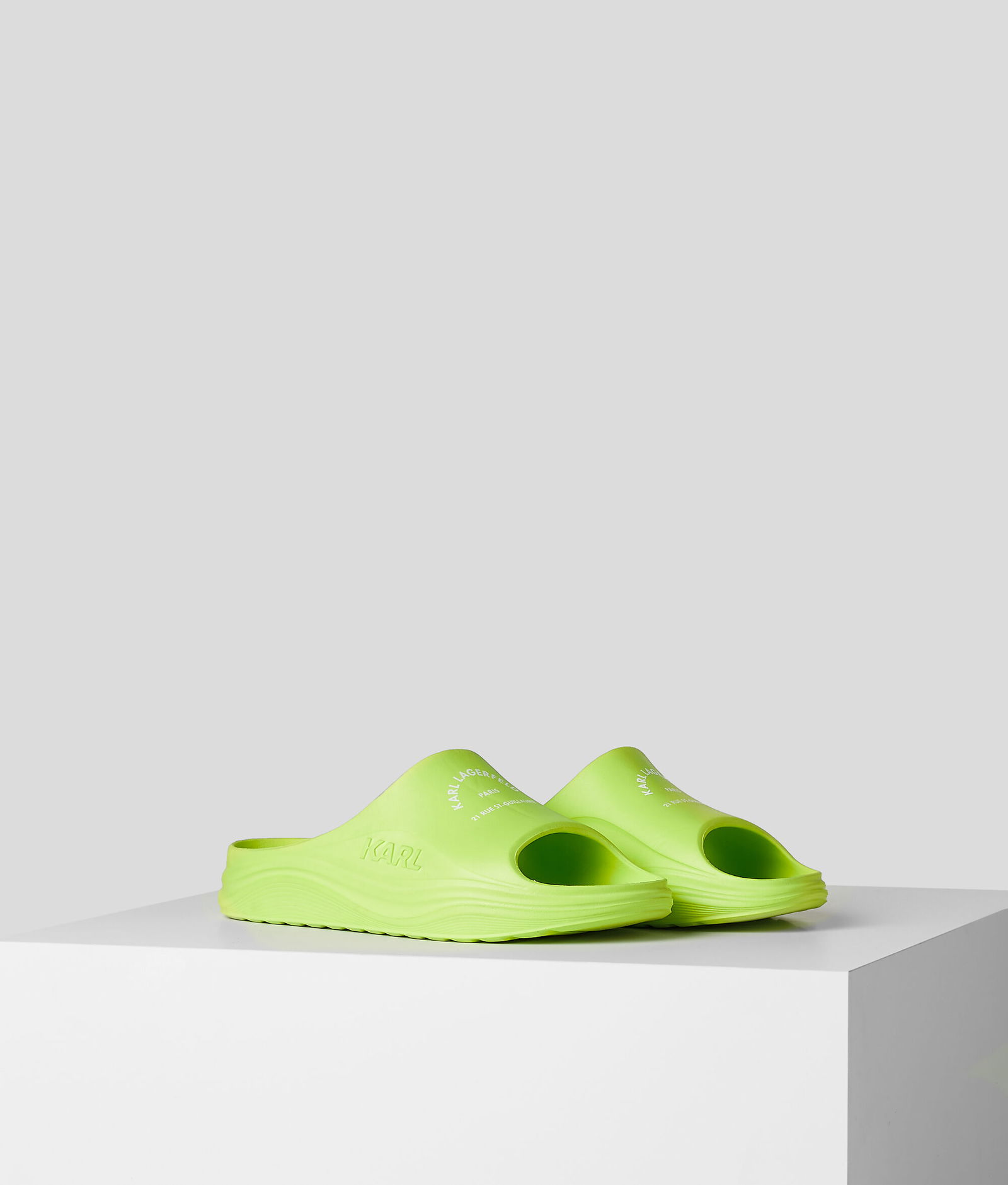 KARL LAGERFELD Skoona Maison Karl Slides in Green | endource