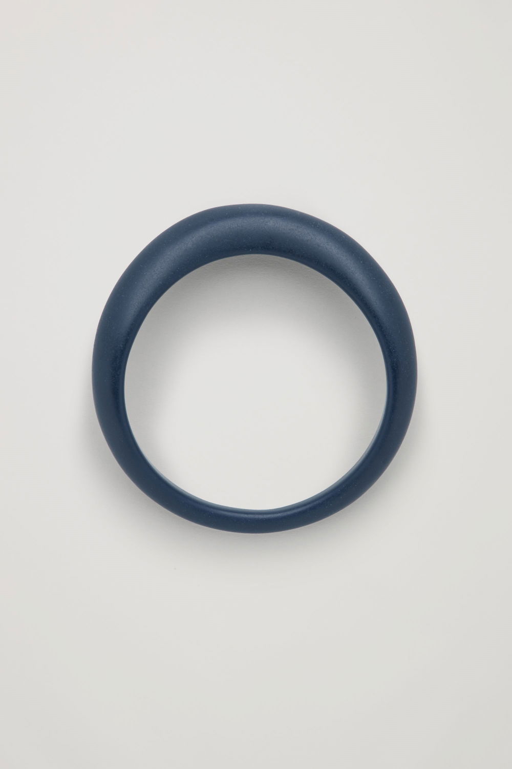 COS Curved Resin Bangle | endource