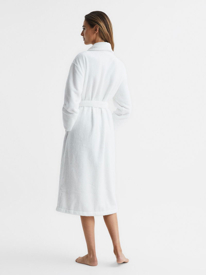 REISS Georgi Fluffy Bath Robe in White | endource