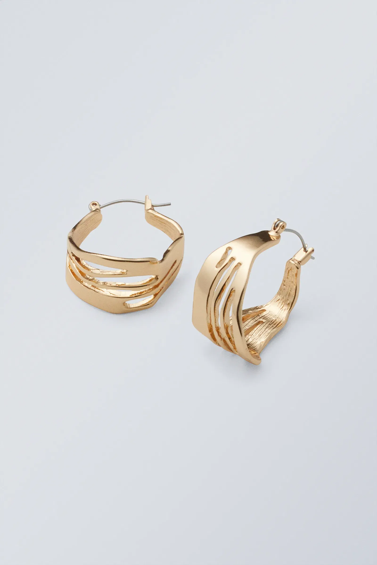 WEEKDAY Motion Hoop Earrings | Endource