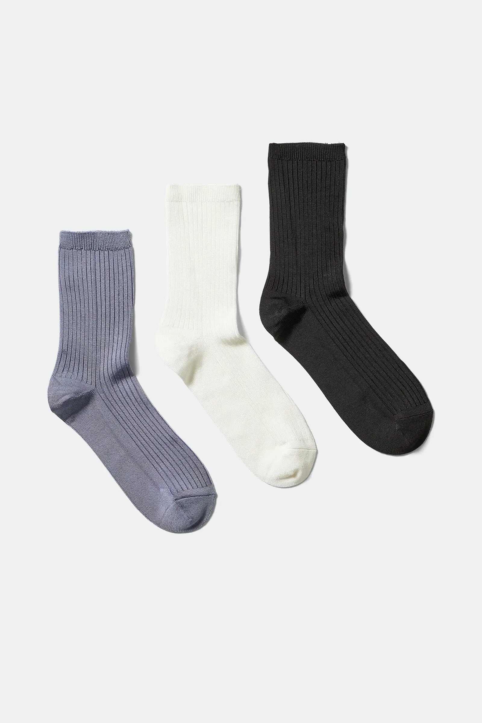WEEKDAY Lova Shiny Socks 3-Pack in Grey white black | endource