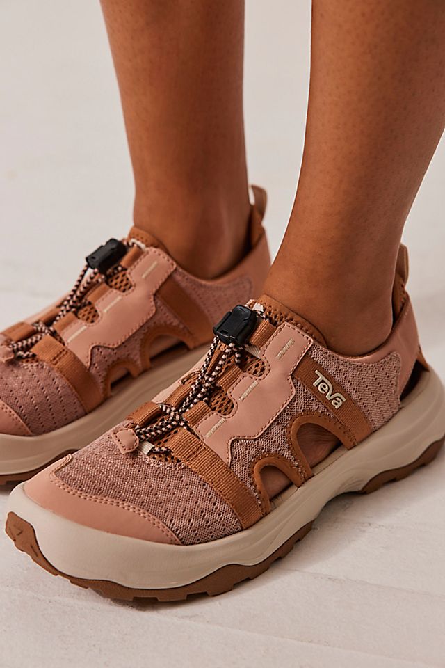 TEVA Outflow CT Sneakers in Maple Sugar / Lion | endource