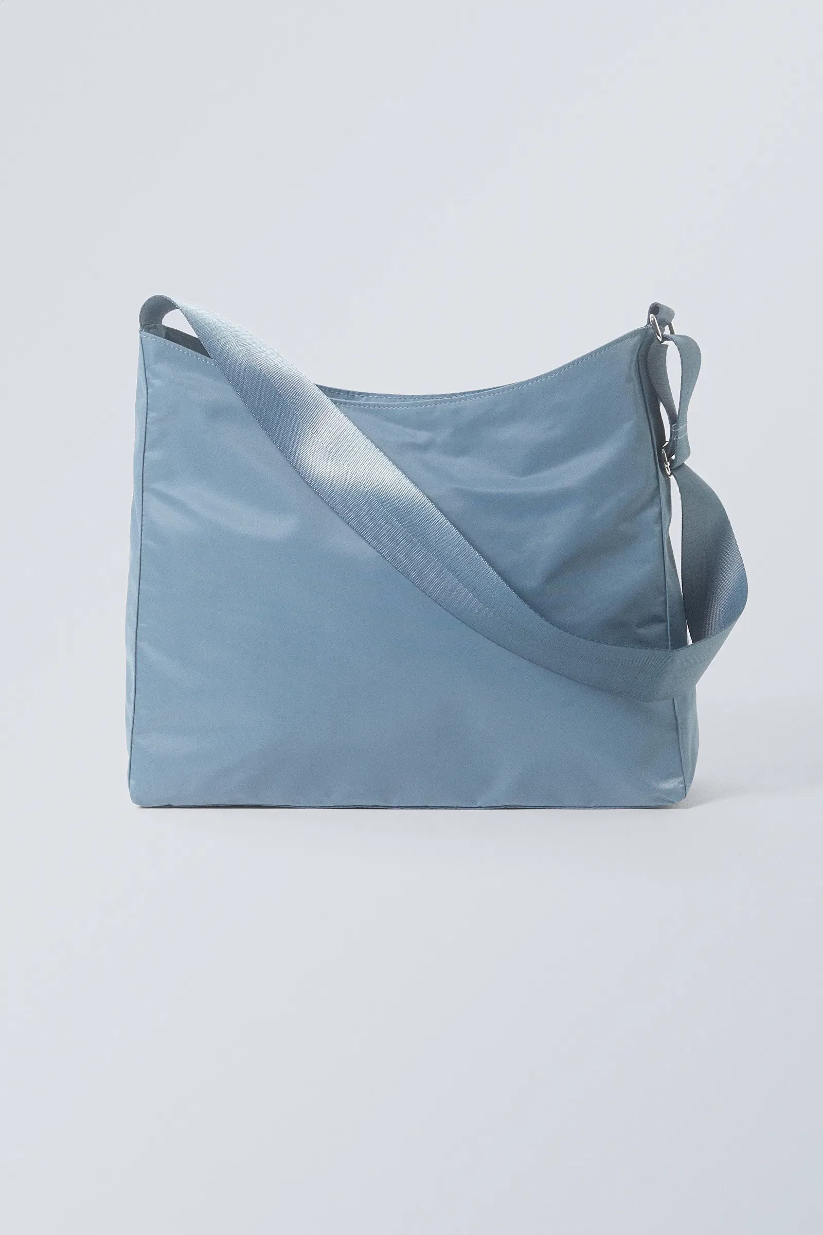 WEEKDAY Carry Bag in Dusty Blue | endource