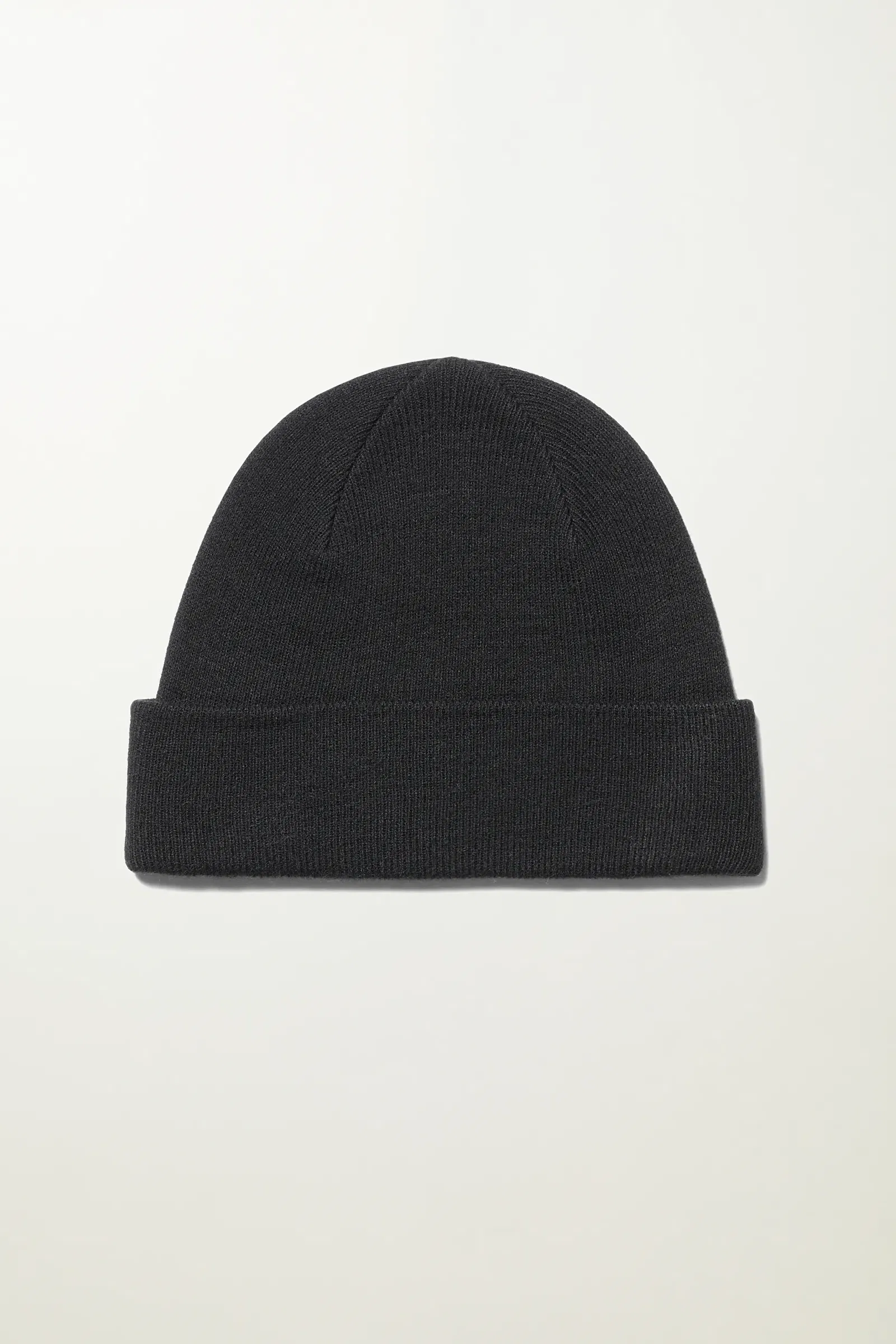 WEEKDAY Hero Beanie in Black | endource