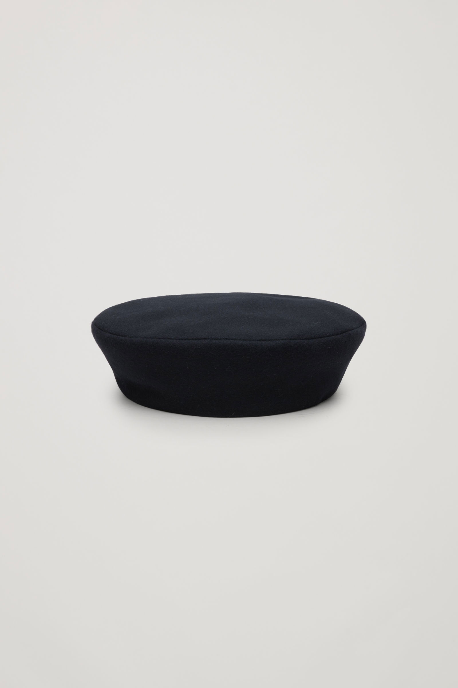 COS Wool Beret in Navy | Endource