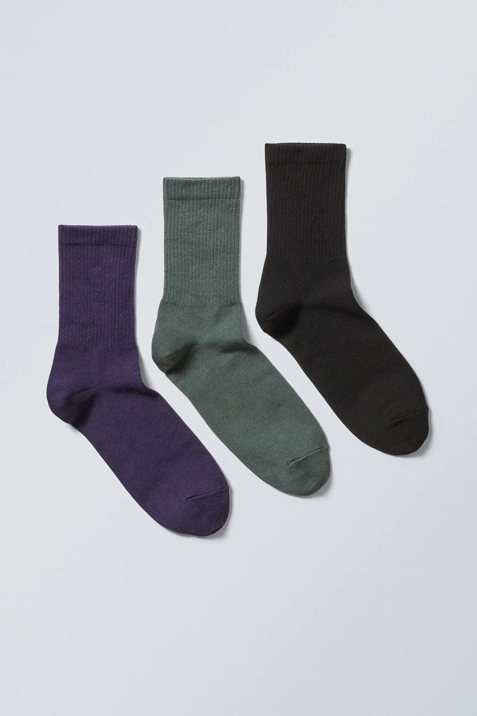 WEEKDAY Sport Socks 3-Pack in Green/navy/black | Endource