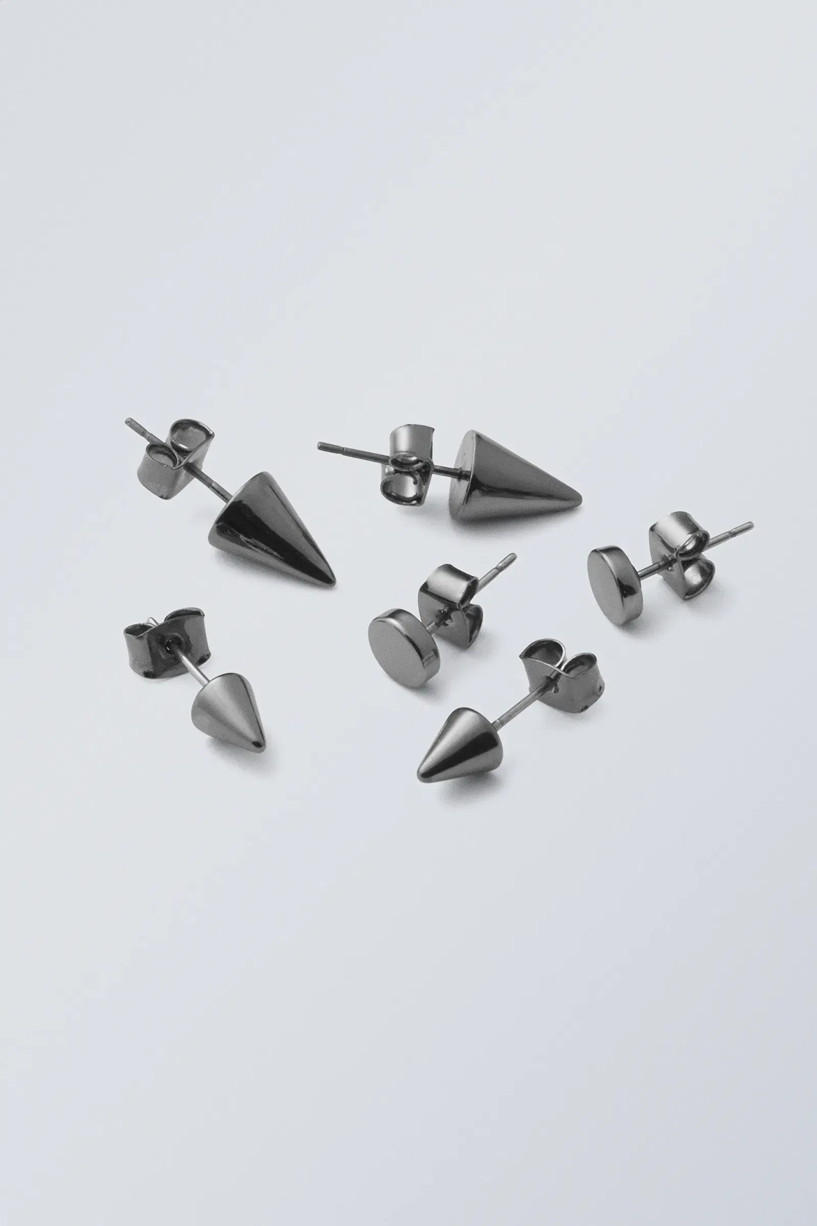 WEEKDAY 3-Pack Stud Earrings in Dark Silver Metal | Endource
