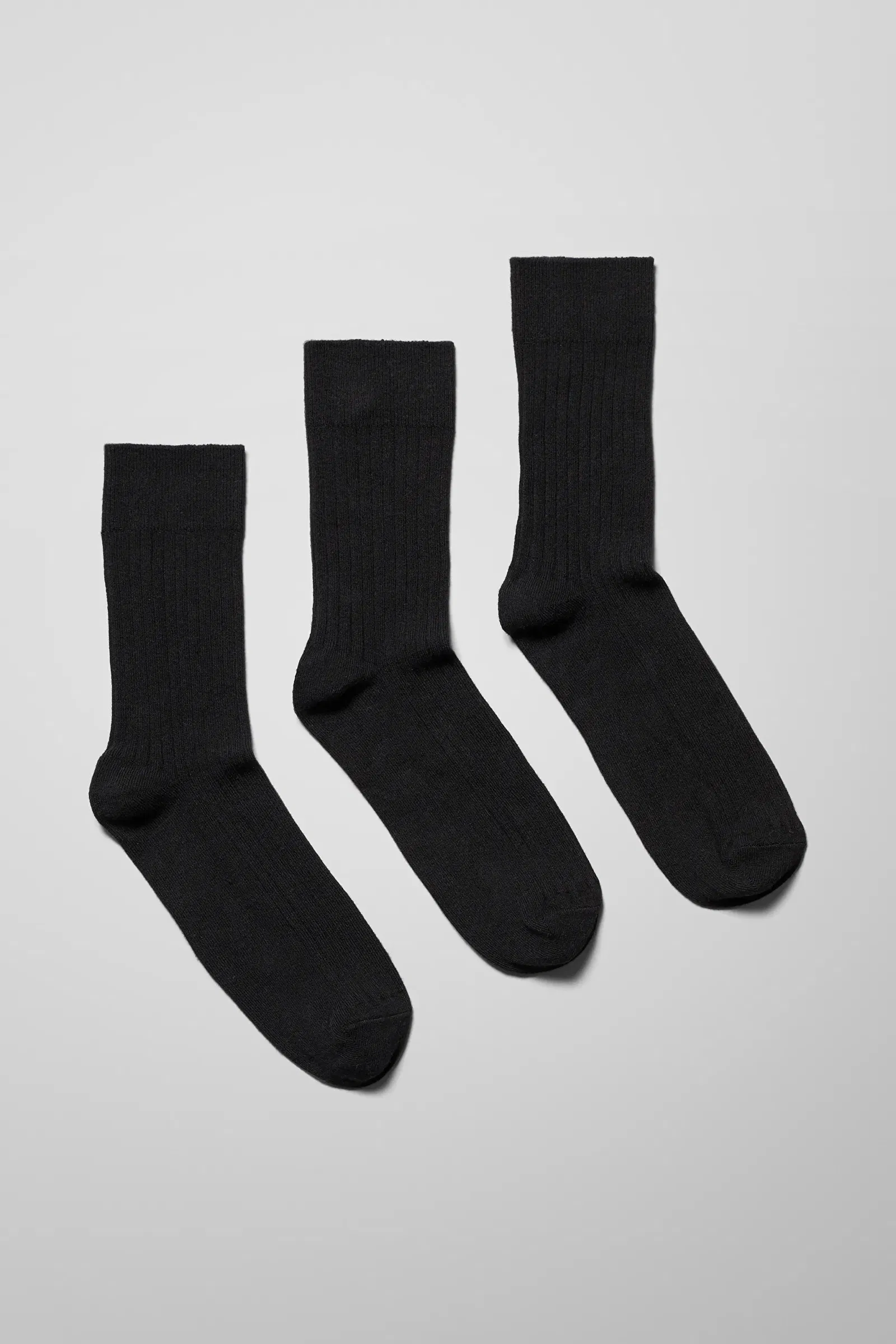 WEEKDAY Selma Socks 3-Pack in Black | Endource