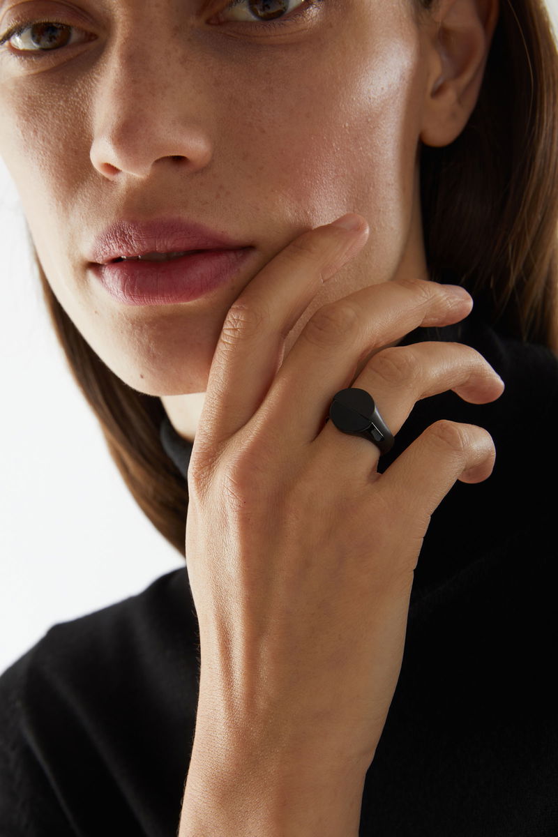 COS Circular Double Ring in Black | Endource