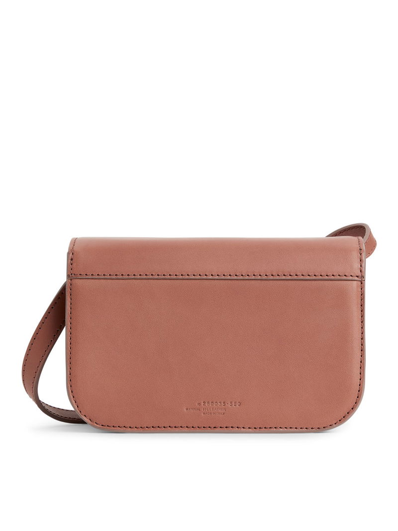 ARKET Flap Leather Crossbody | Endource ARKET Flap Leather Crossbody | Endource