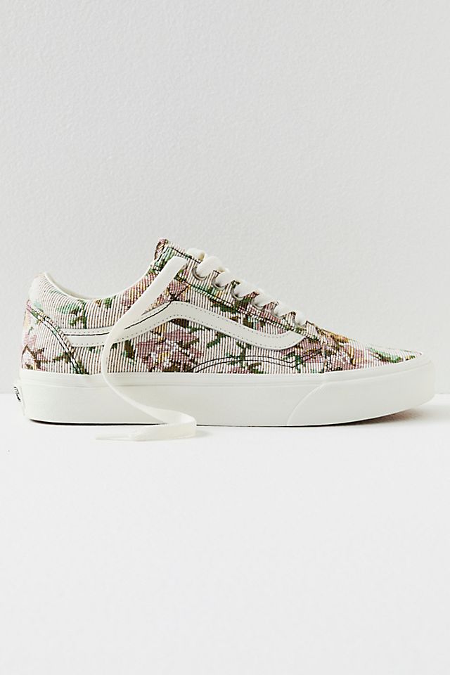 VANS Old Skool Tapestry Floral Sneakers in Tapestry Floral Marshmallow ...