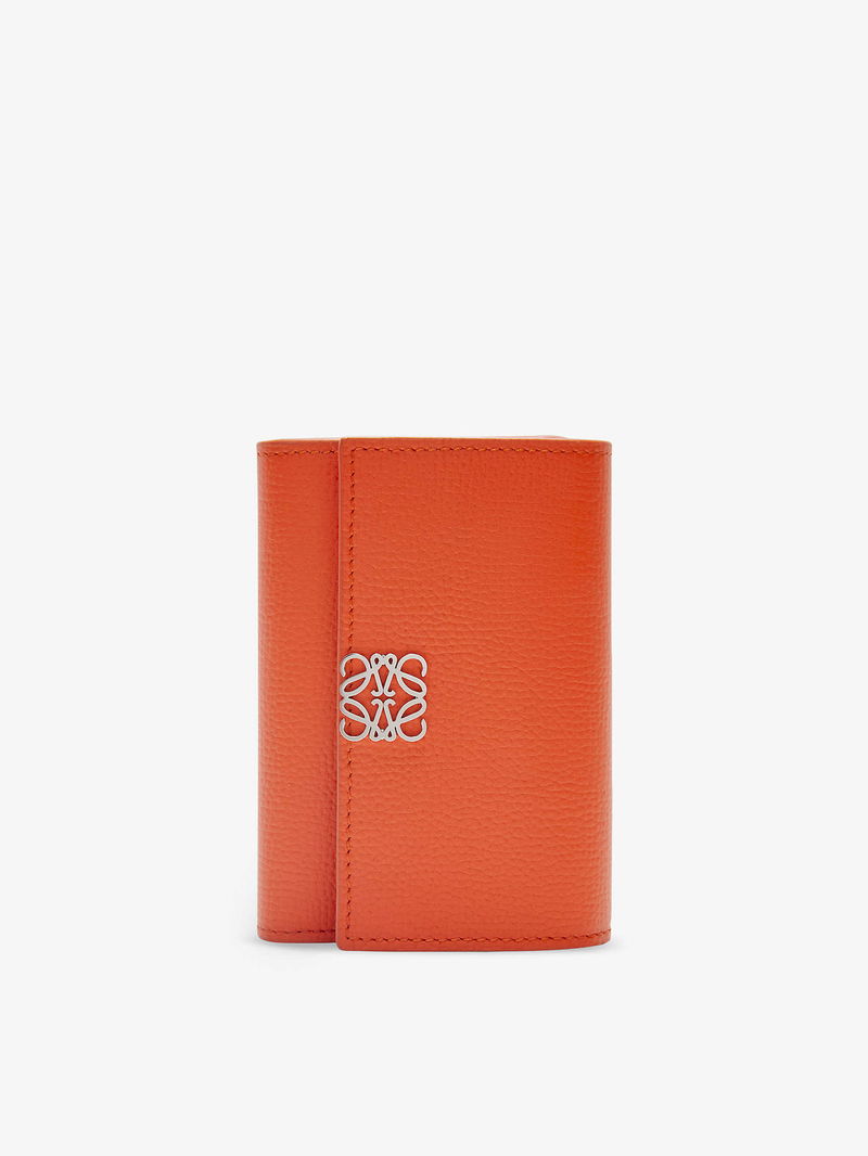 LOEWE Anagram-Embellished Grained Leather Wallet in VIVID ORANGE | endource