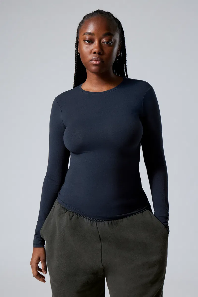 WEEKDAY Slim Fitted Long Sleeve in Dark Blue | Endource
