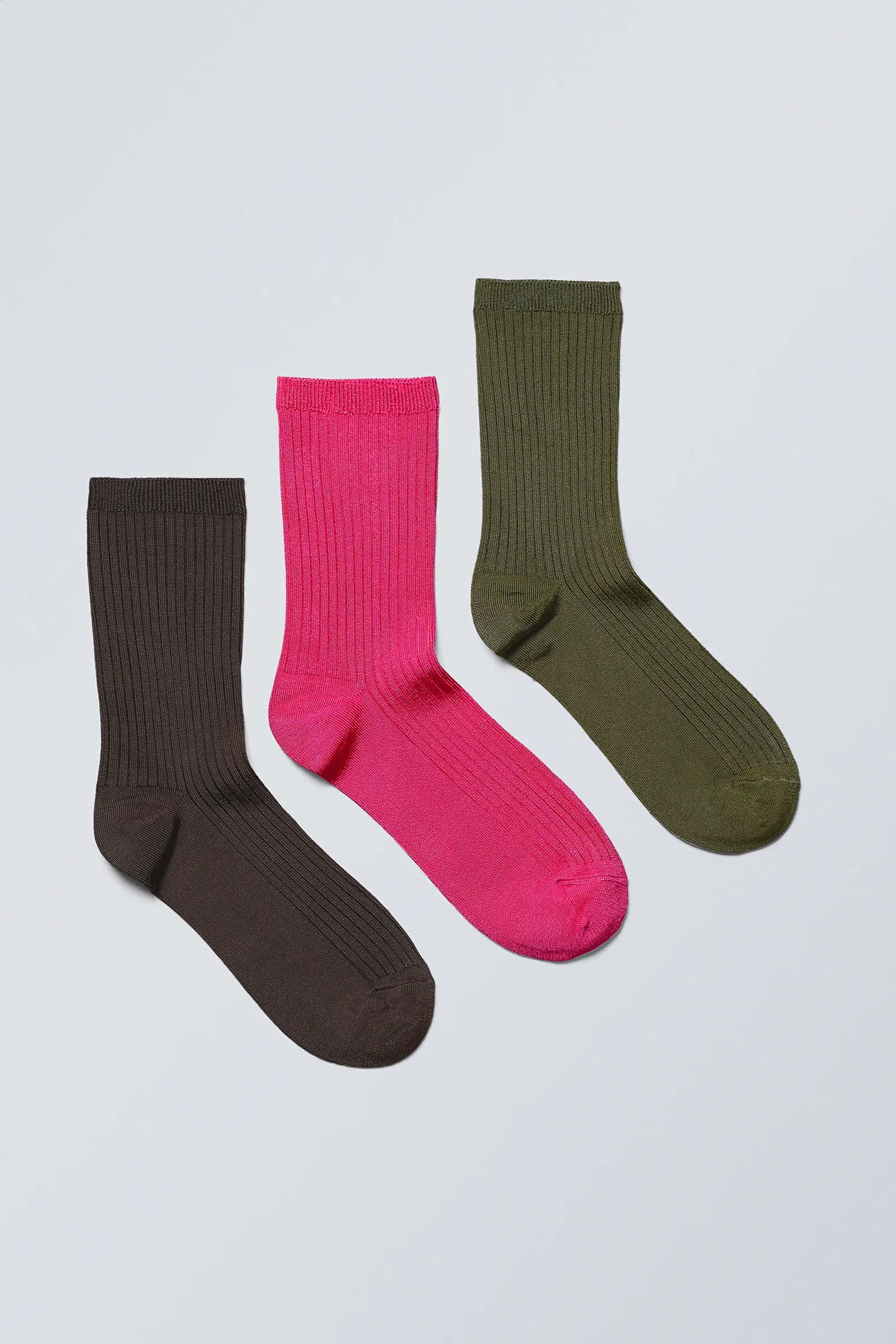 WEEKDAY 3-pack Lova Shiny Socks in Black pink green | endource
