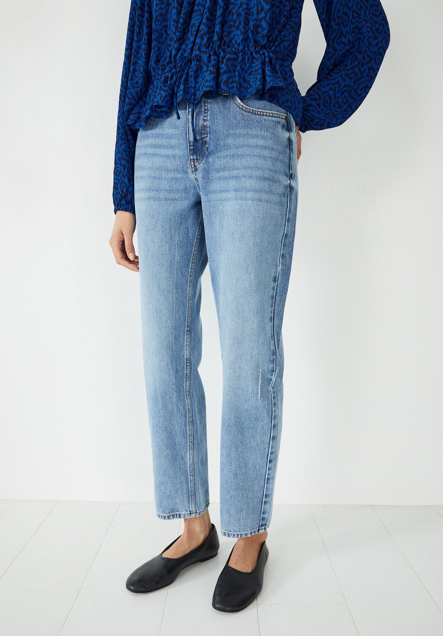 HUSH Andie Straight Leg Jeans in Authentic Light Wash | endource
