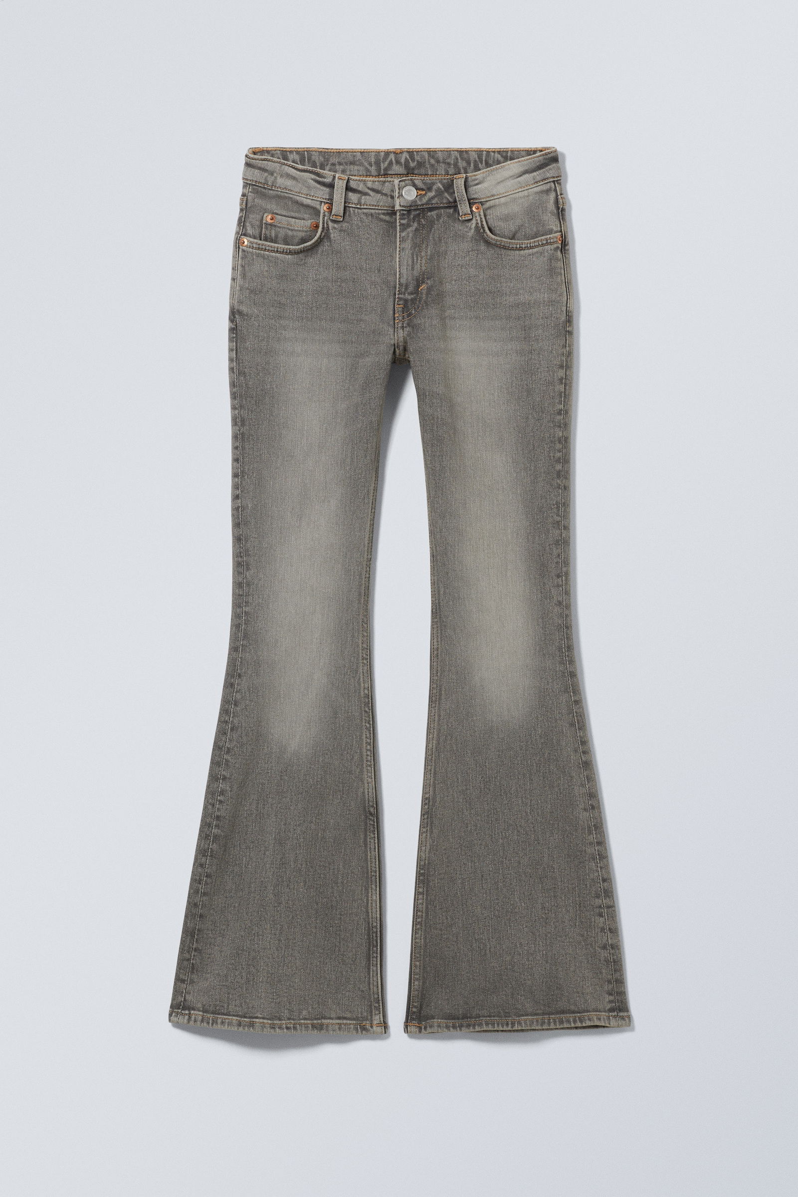 WEEKDAY Flame Low Flared Jeans in Canyon Grey - Medium Grey | endource