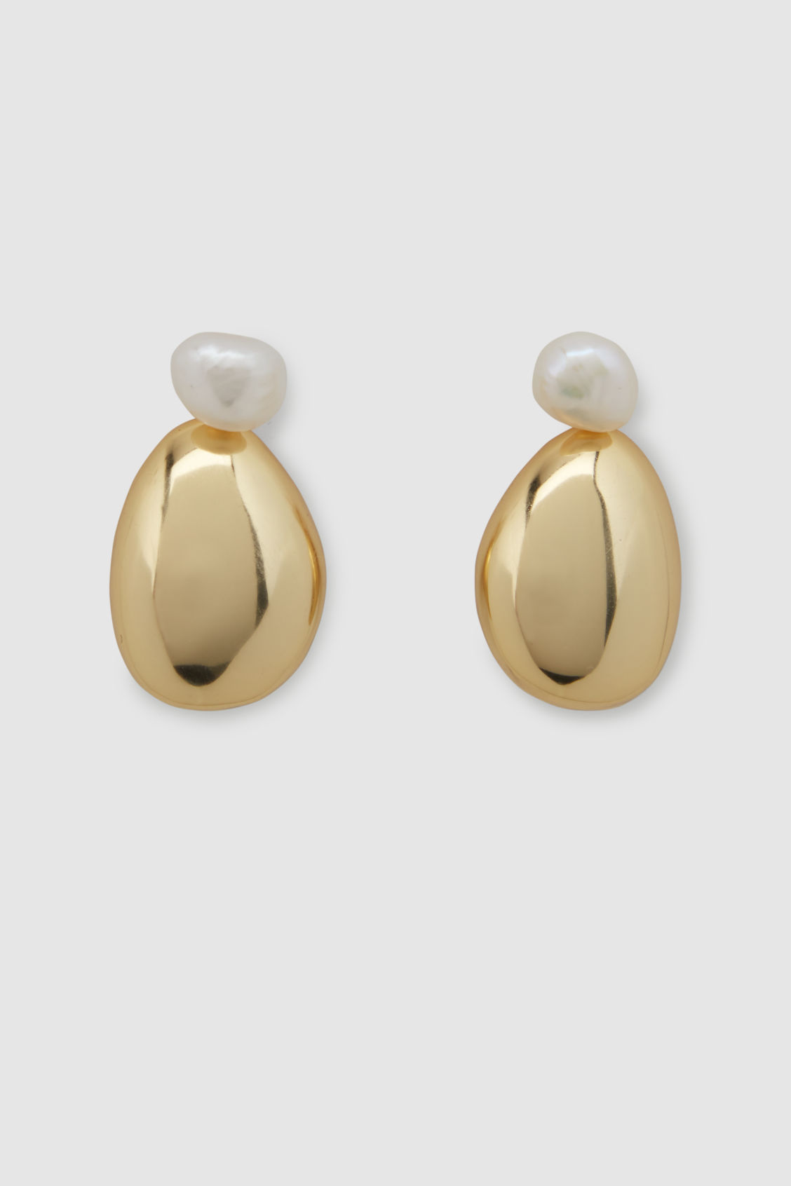 COS Pearl Stud Earrings in GOLD | Endource