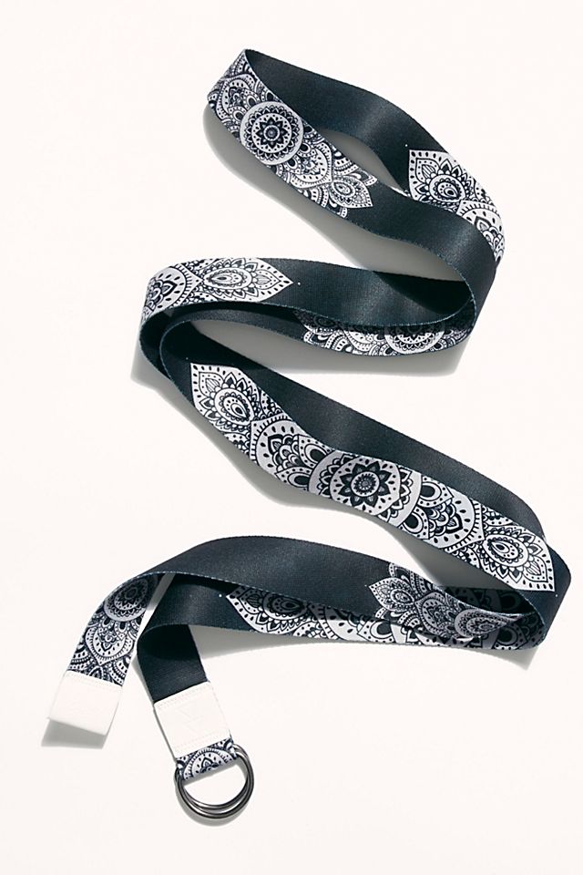 FREE PEOPLE Yoga Strap in Mandala Black | Endource