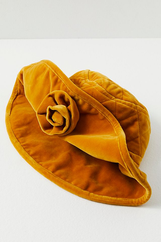 FREE PEOPLE Maria Velvet Rosette Bucket Hat | endource