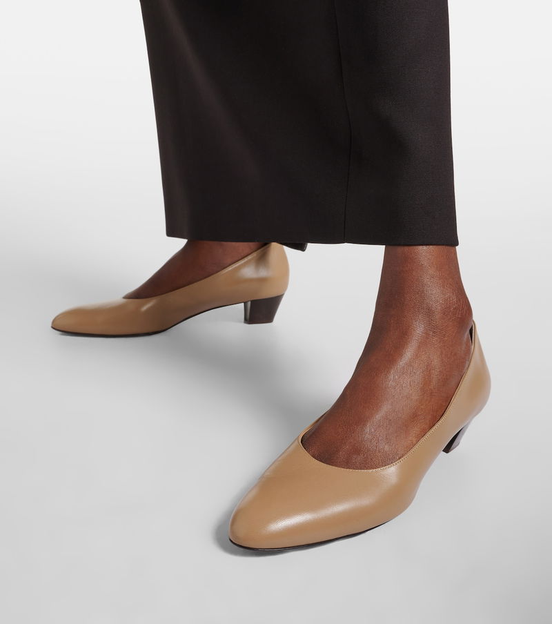 THE ROW Luisa 35 Leather Pumps in Beige | endource