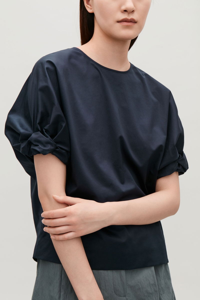 COS Top with Voluminous Body in Navy | endource