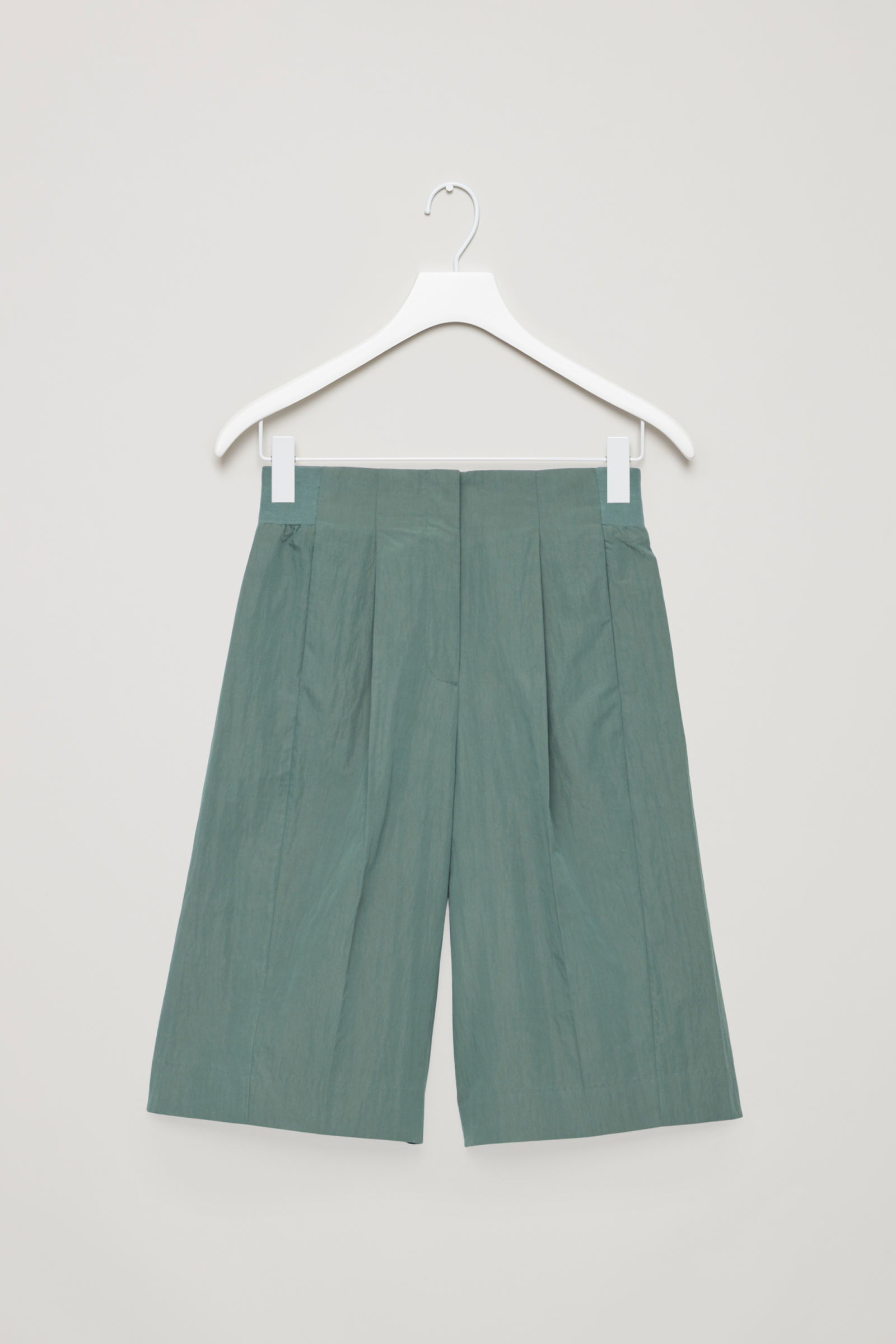 COS Press Fold Tailored Shorts | endource