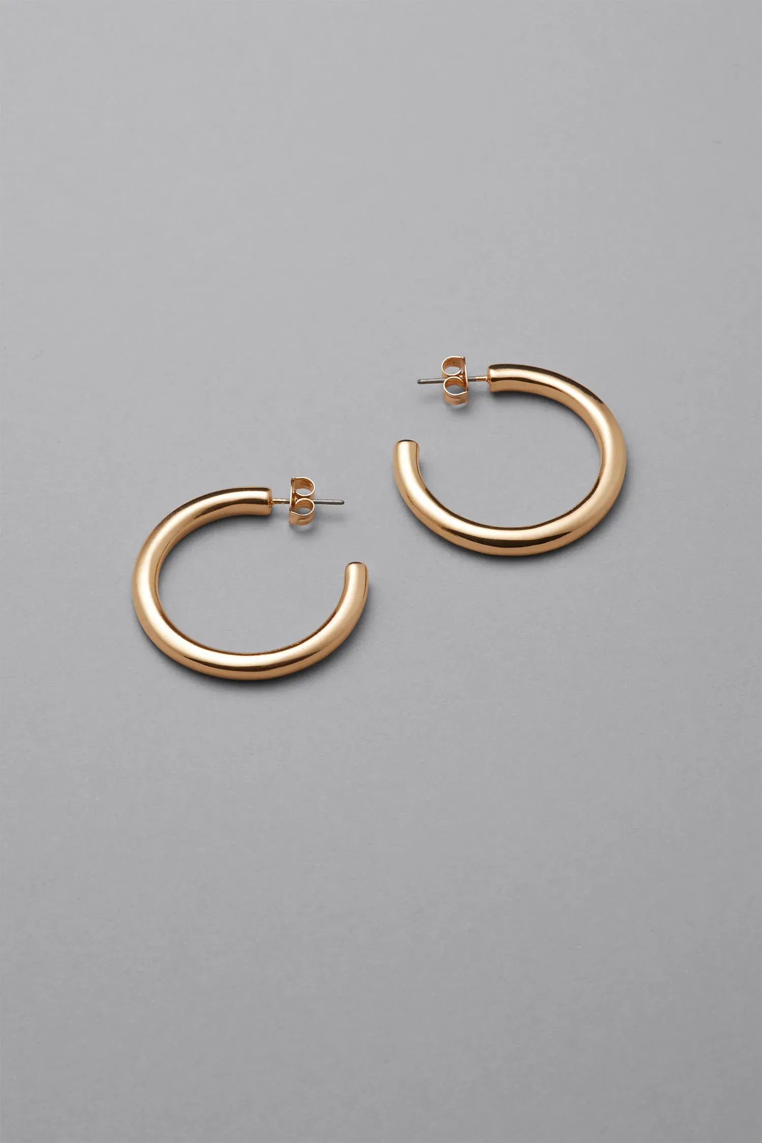 WEEKDAY Ring Hoop Earrings in Gold | Endource
