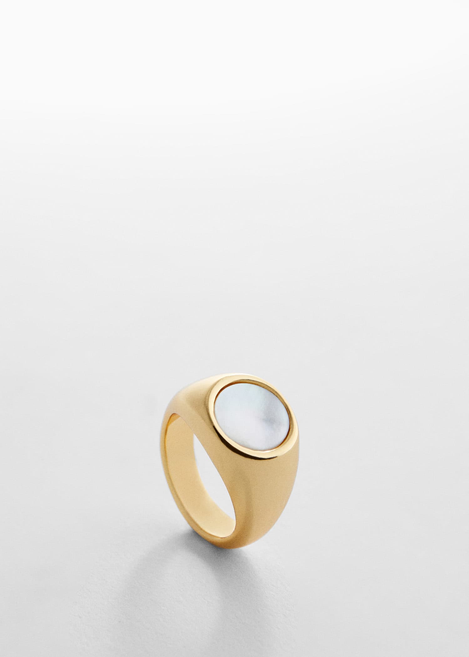 MANGO Metallic Seal Ring in Gold | endource