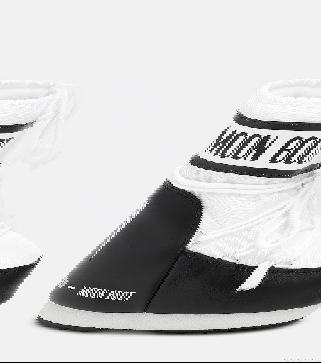Moon Boot Classic Moon Boots in White | Endource