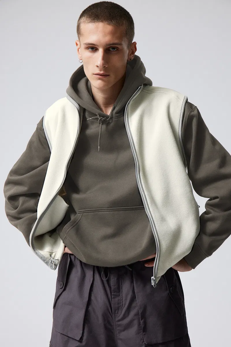 WEEKDAY Henry Fleece Vest in Light Mole | Endource
