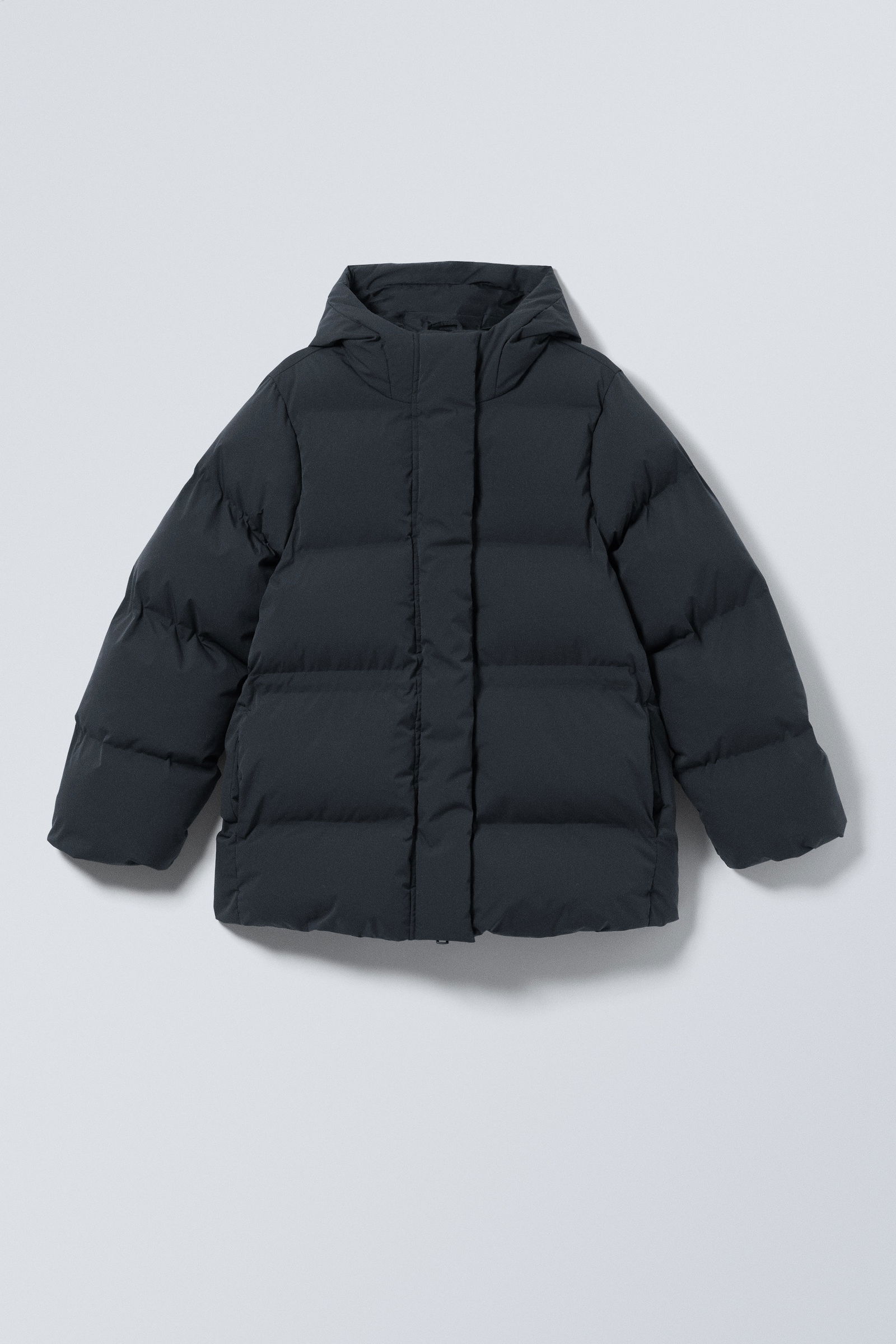 WEEKDAY Waisted Puffer Jacket in Dark Blue | endource