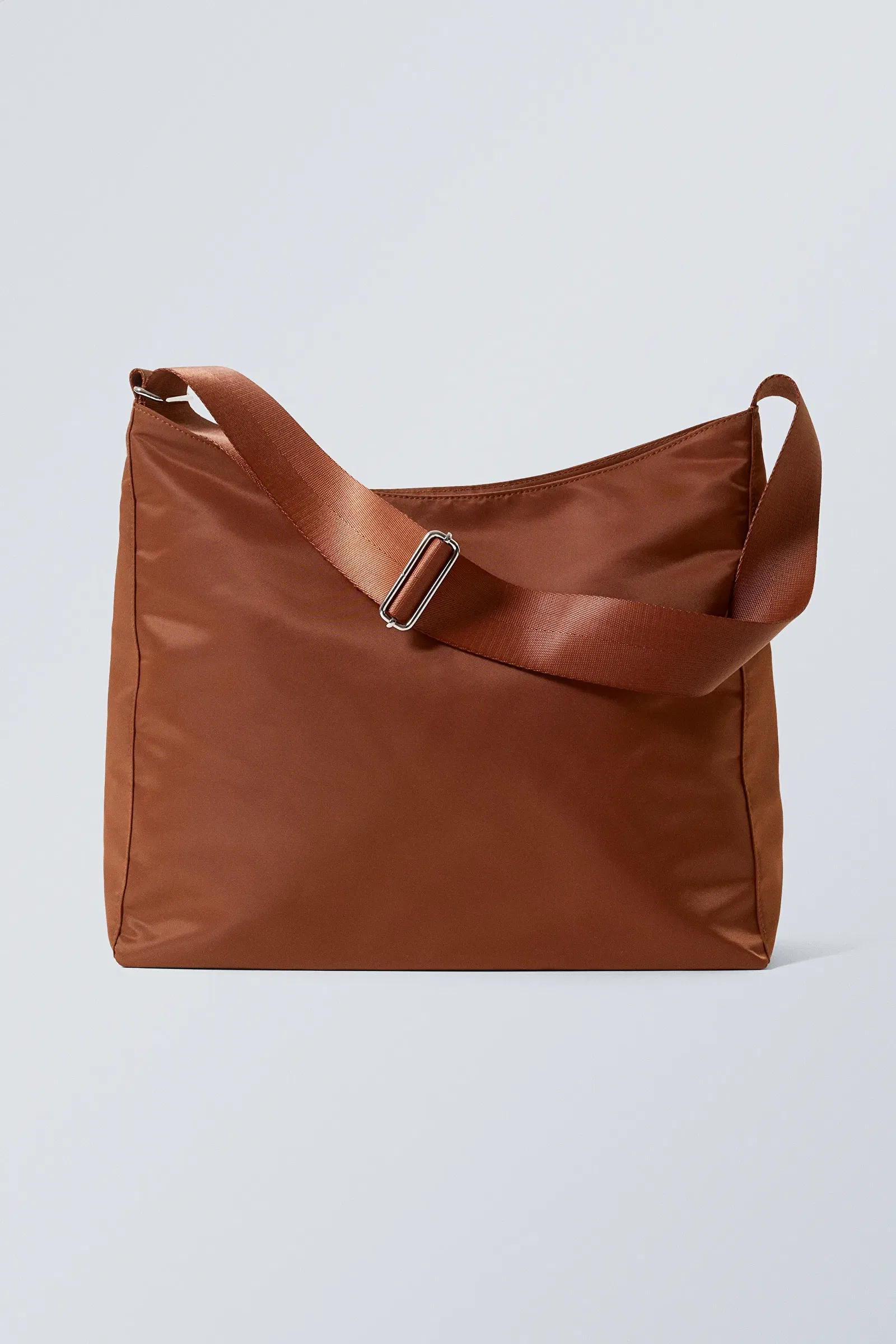 WEEKDAY Carry Bag in Rust | Endource