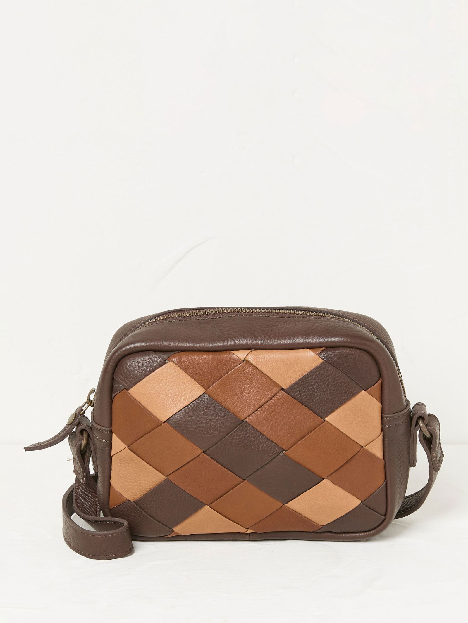 FATFACE The Venice Weave Crossbody Bag in Choc Brown | endource