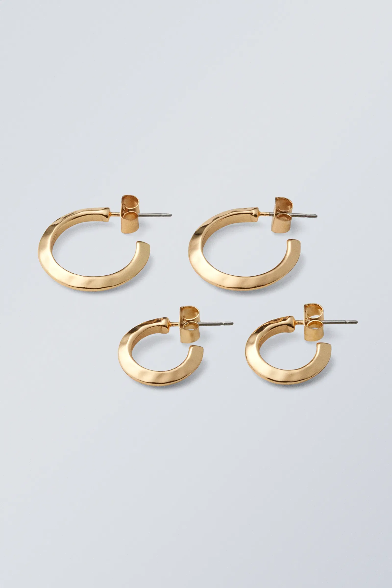 WEEKDAY Hammered Hoops 2-Pack in Gold | Endource