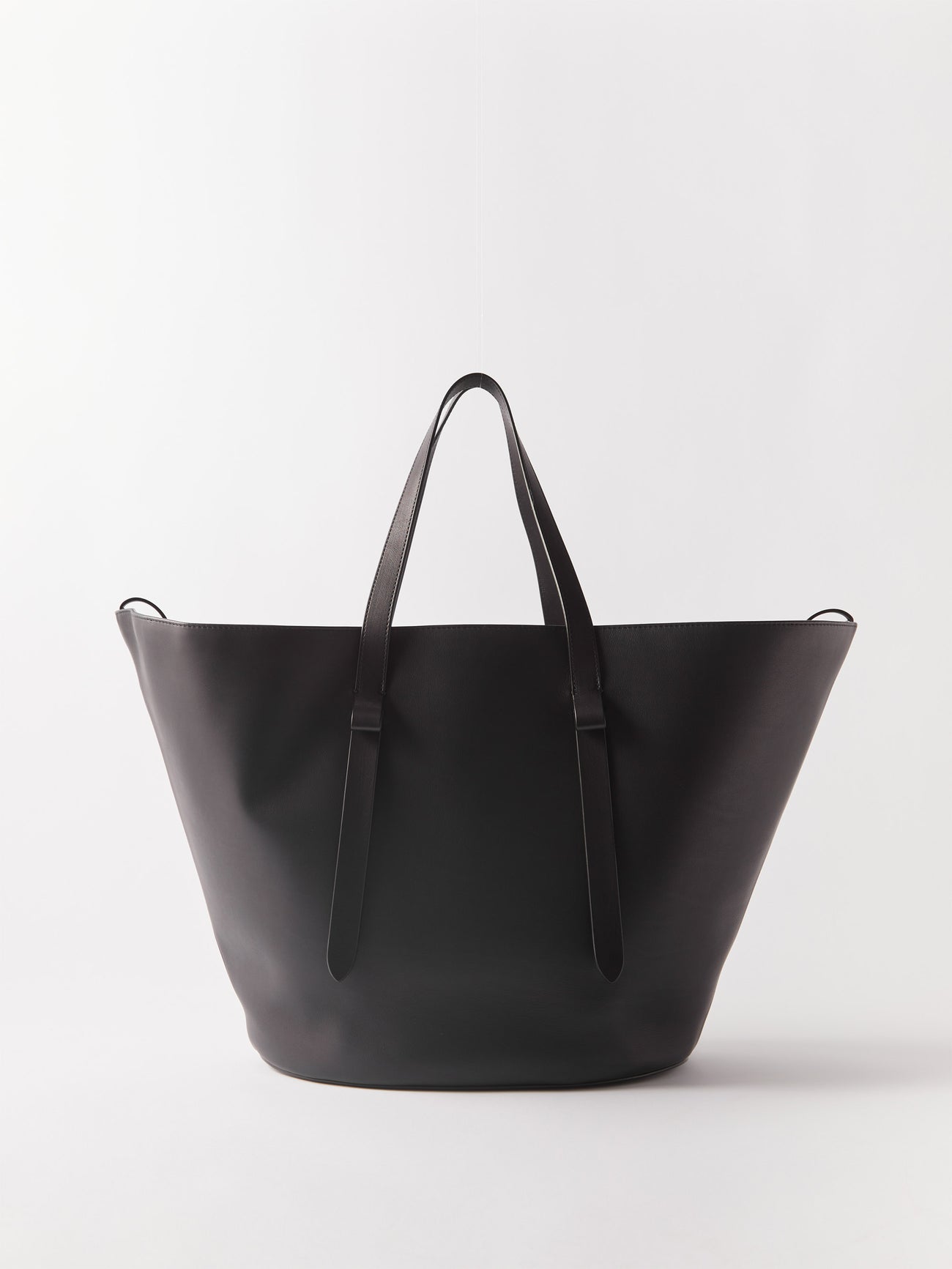 THE ROW Jasper Leather Tote Bag in Black | endource