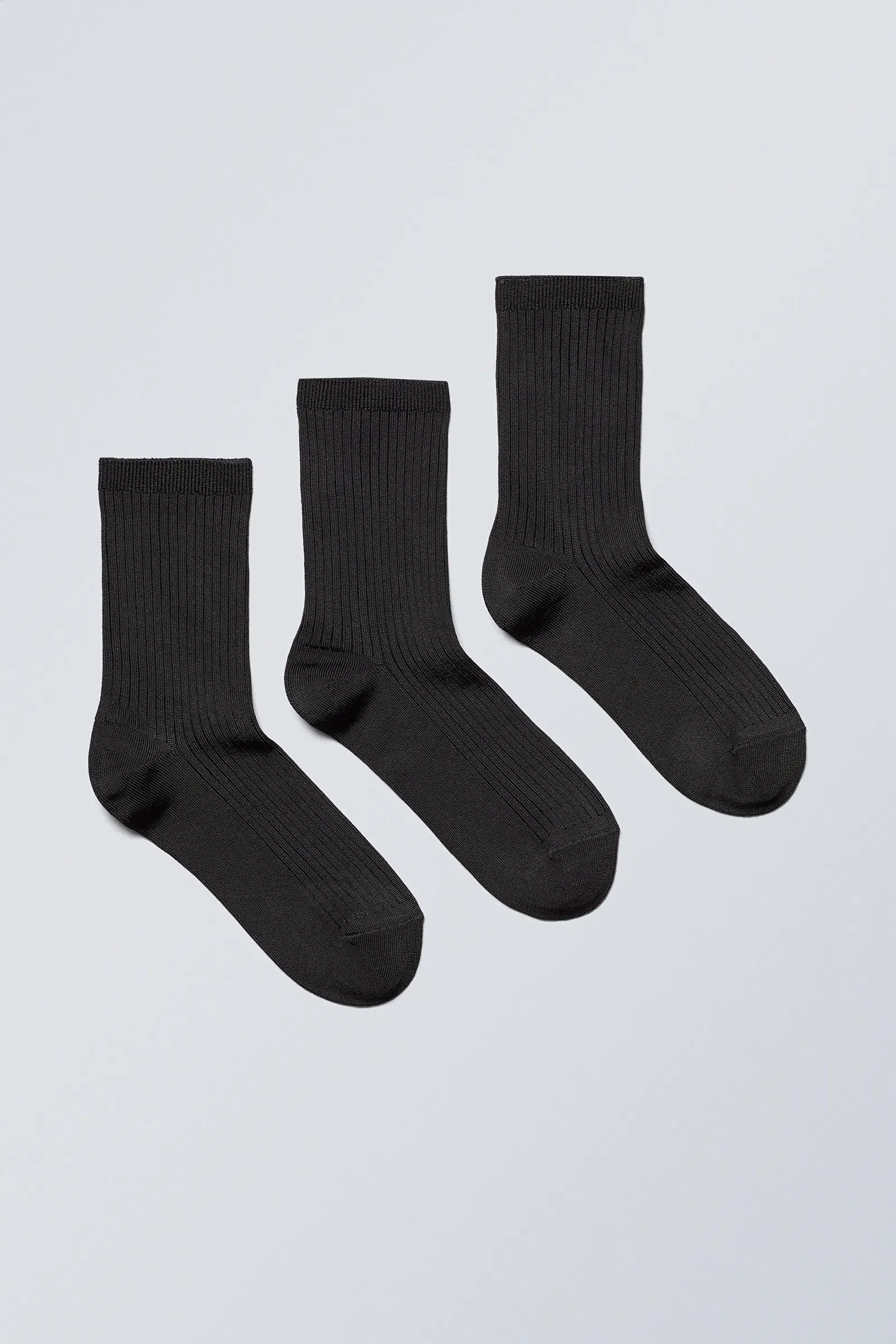 WEEKDAY Lova Shiny Socks 3-Pack in Black | endource