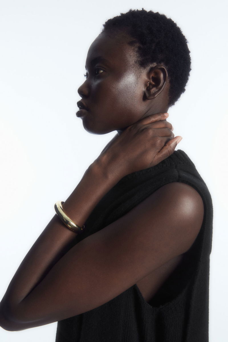 COS Domed Curved Bangle in GOLD | endource