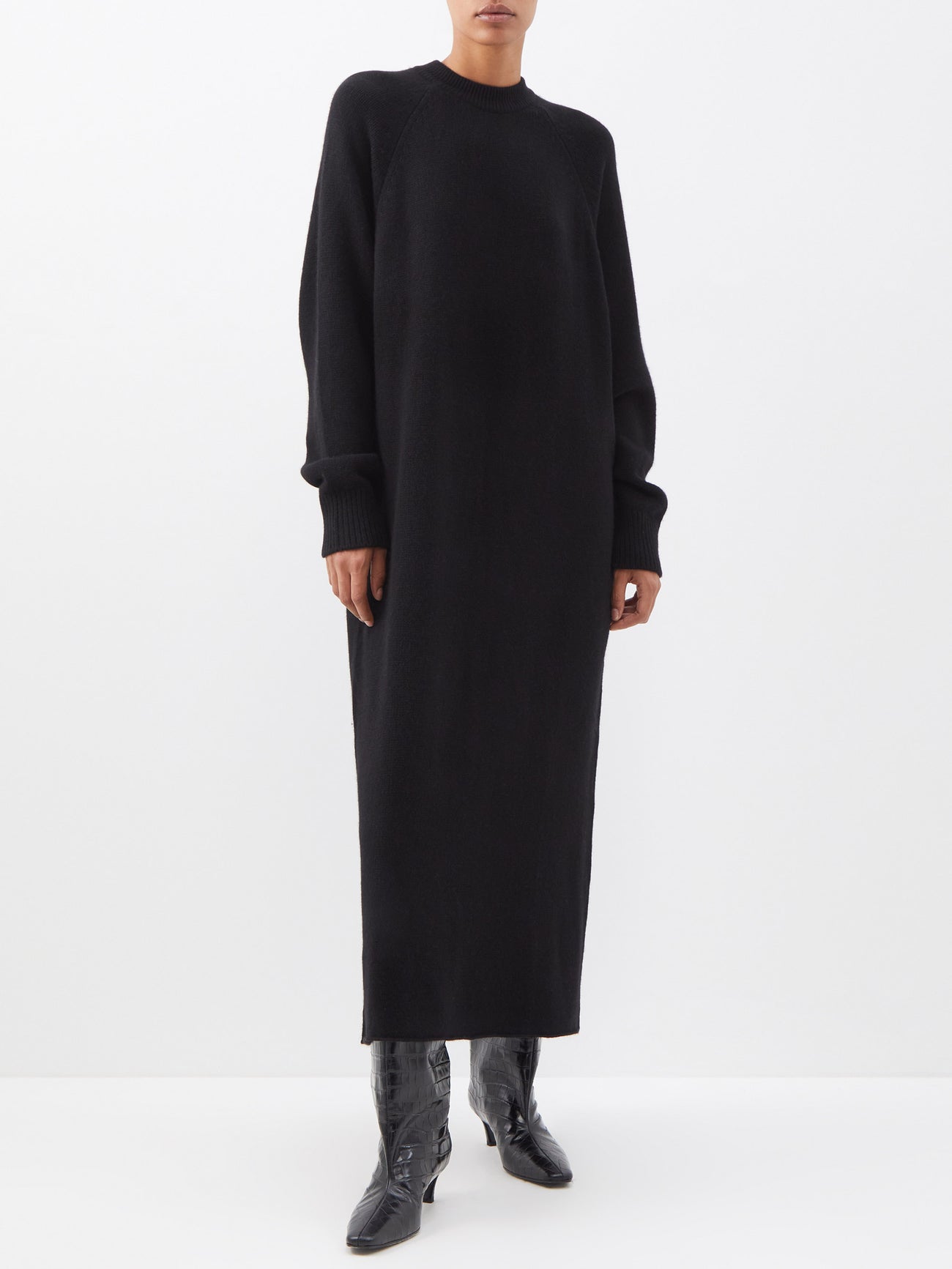 RAEY Raglan-Sleeve Responsible-Cashmere Dress in Black | endource