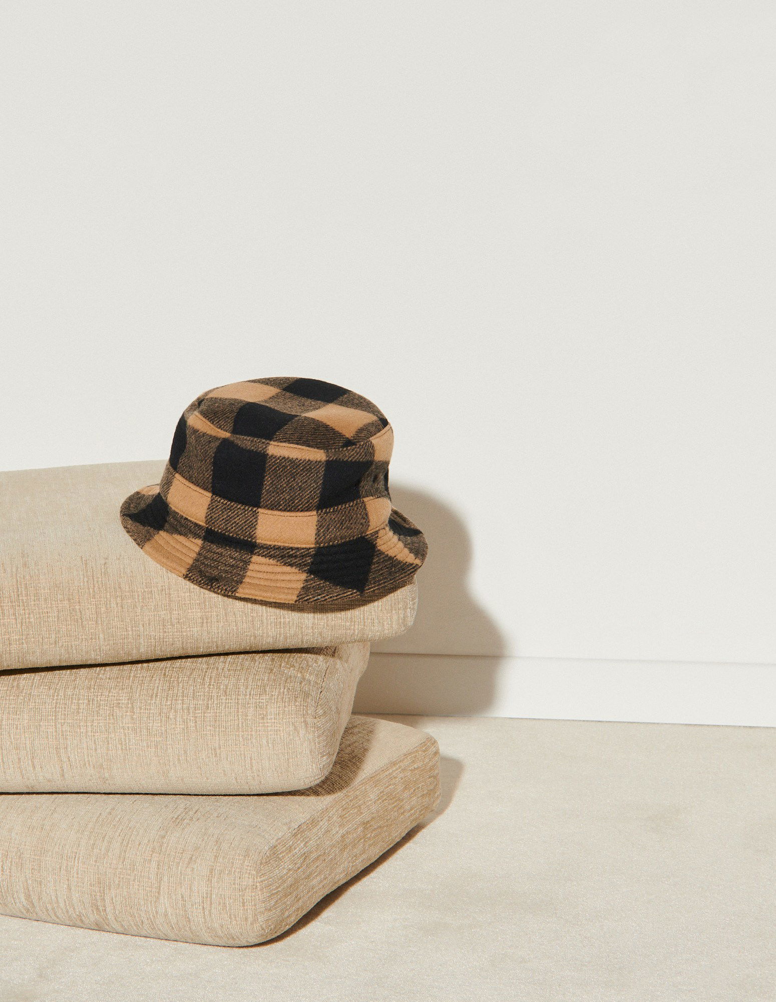 SANDRO Checked Bucket Hat in Camel / Black | endource