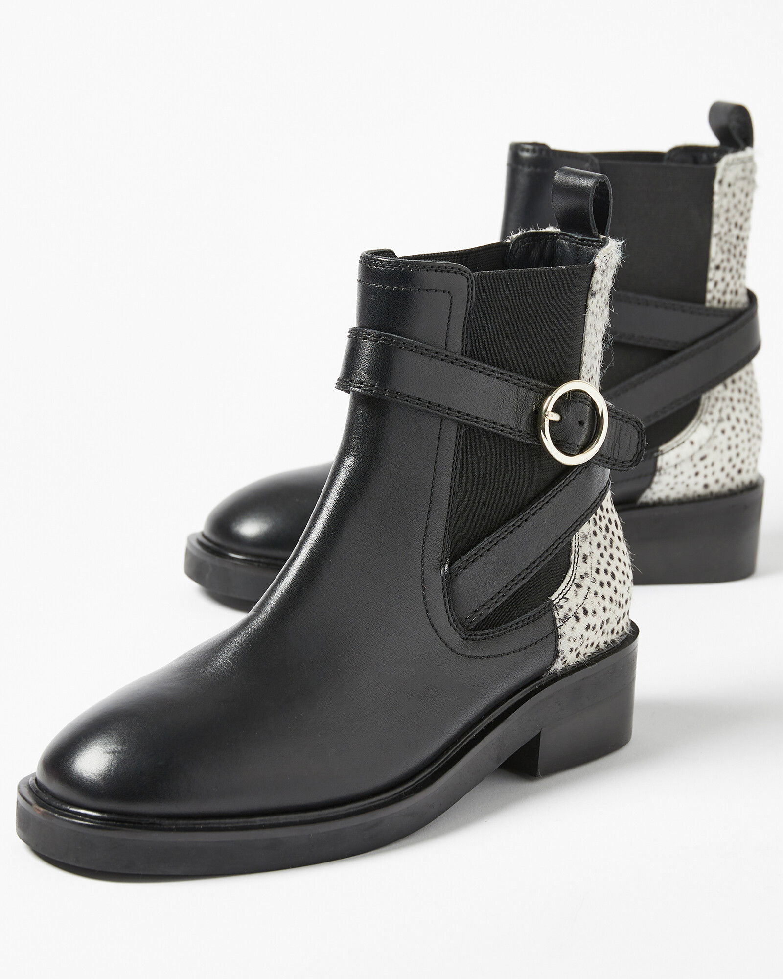 OLIVER BONAS Round Buckle Leather Chelsea Boots in Black | endource