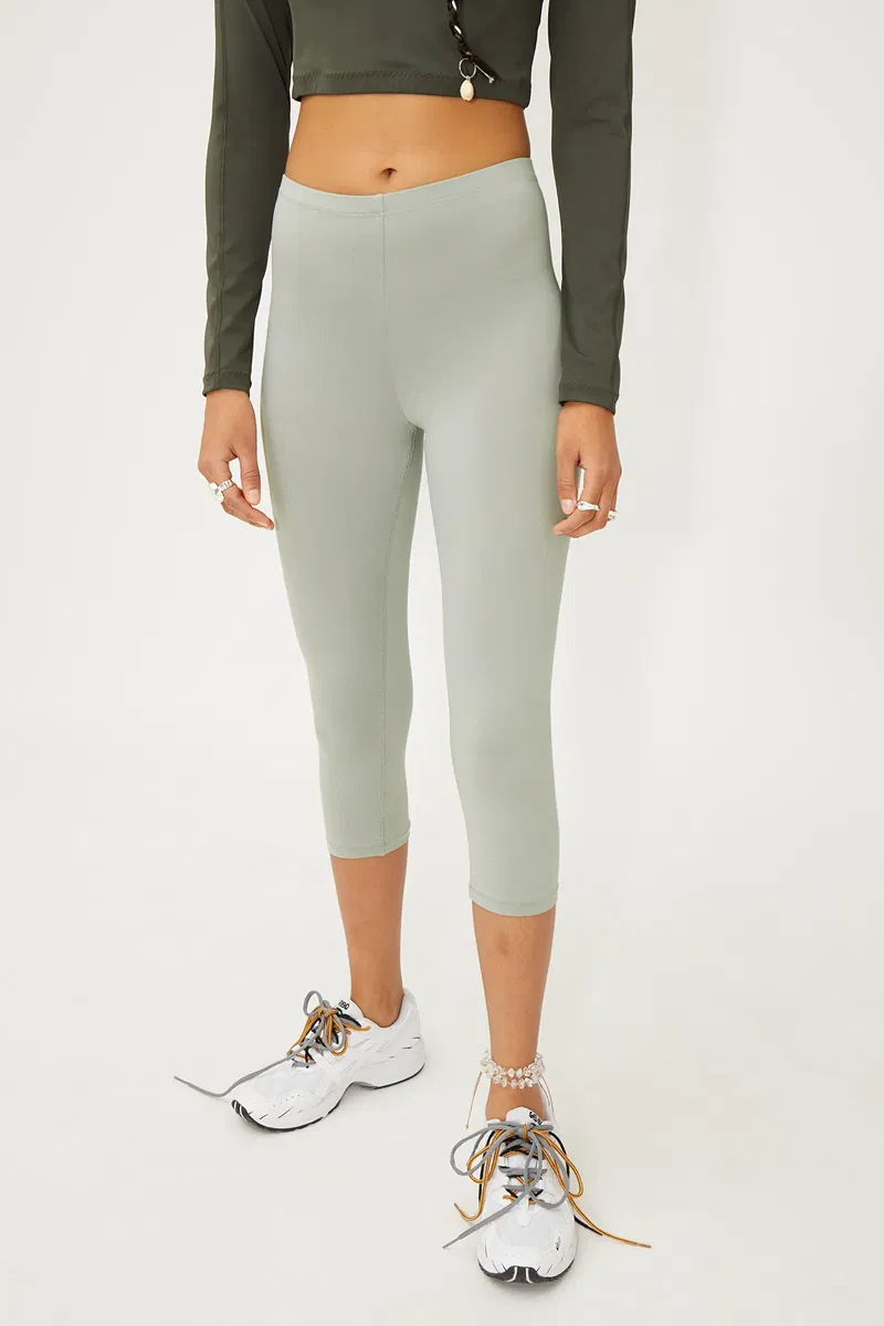 WEEKDAY Razer Capri Pants | Endource