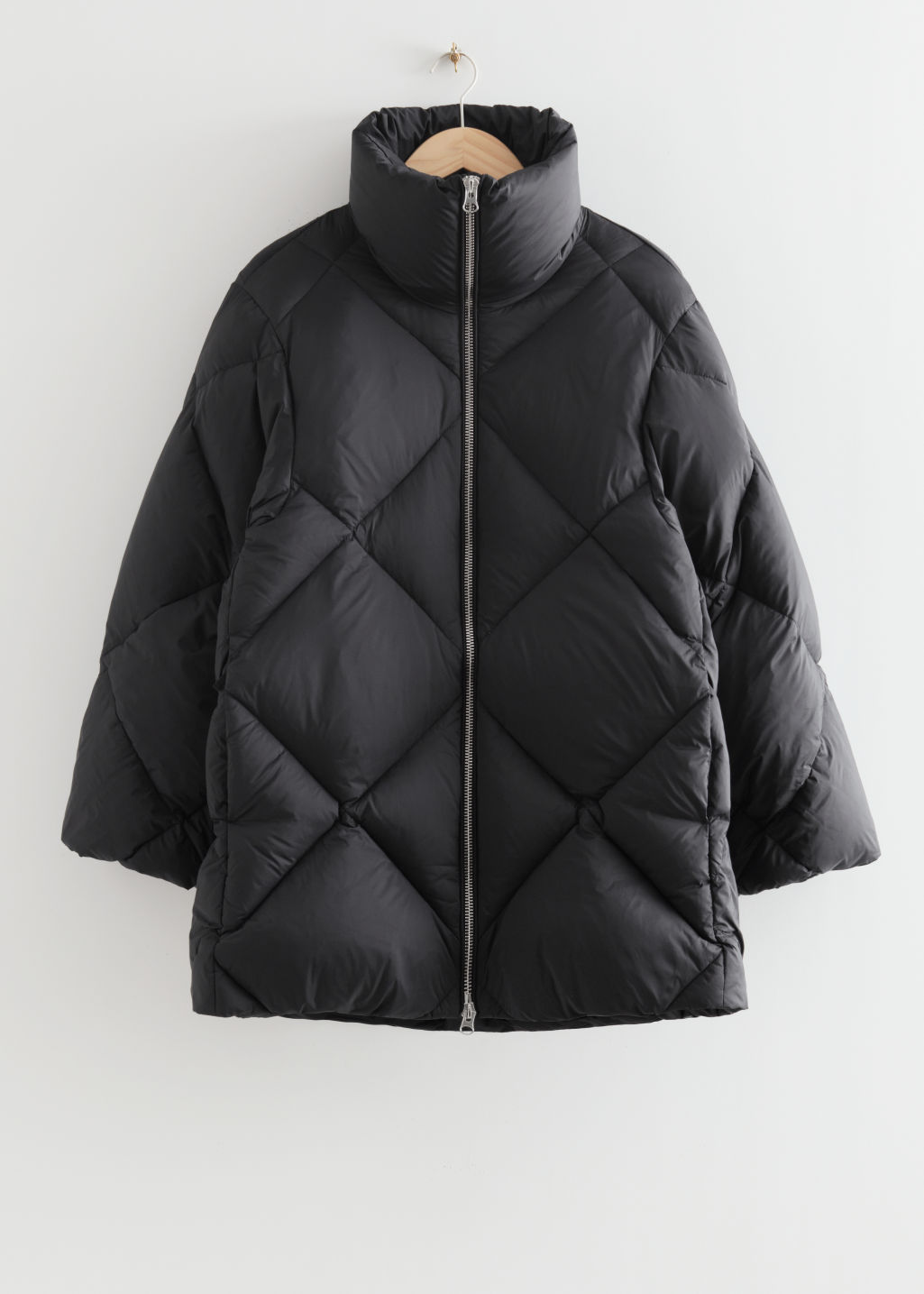 & OTHER STORIES Oversized Sculpted Puffer Jacket in Black | endource