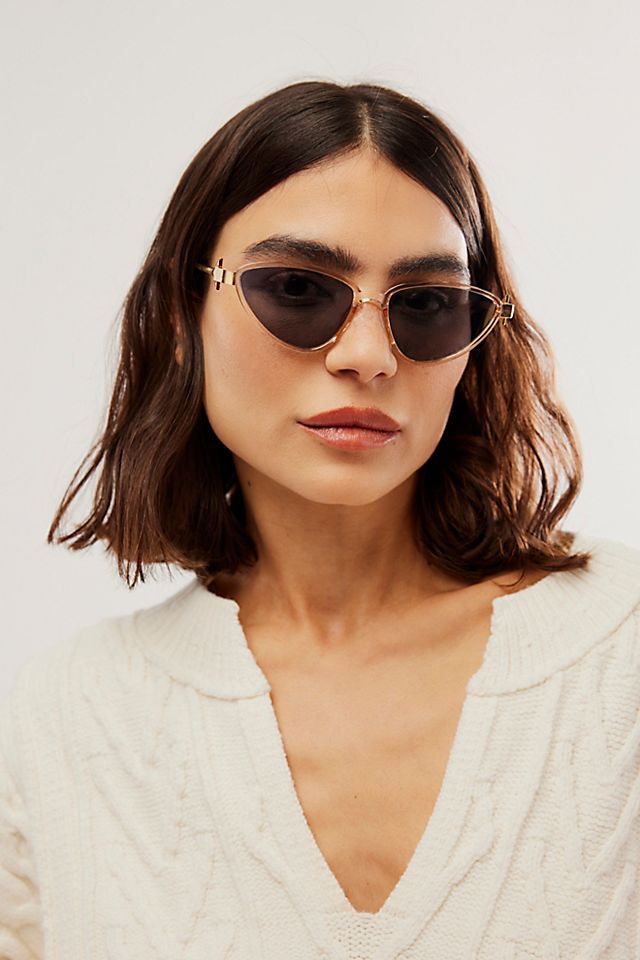FREE PEOPLE Winona Cat Eye Sunnies in Black | endource