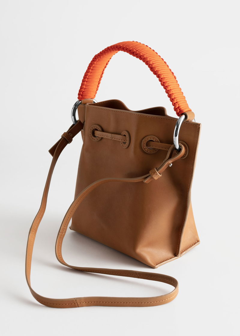 & OTHER STORIES Braided Handle Leather Bucket Bag in Tan | Endource