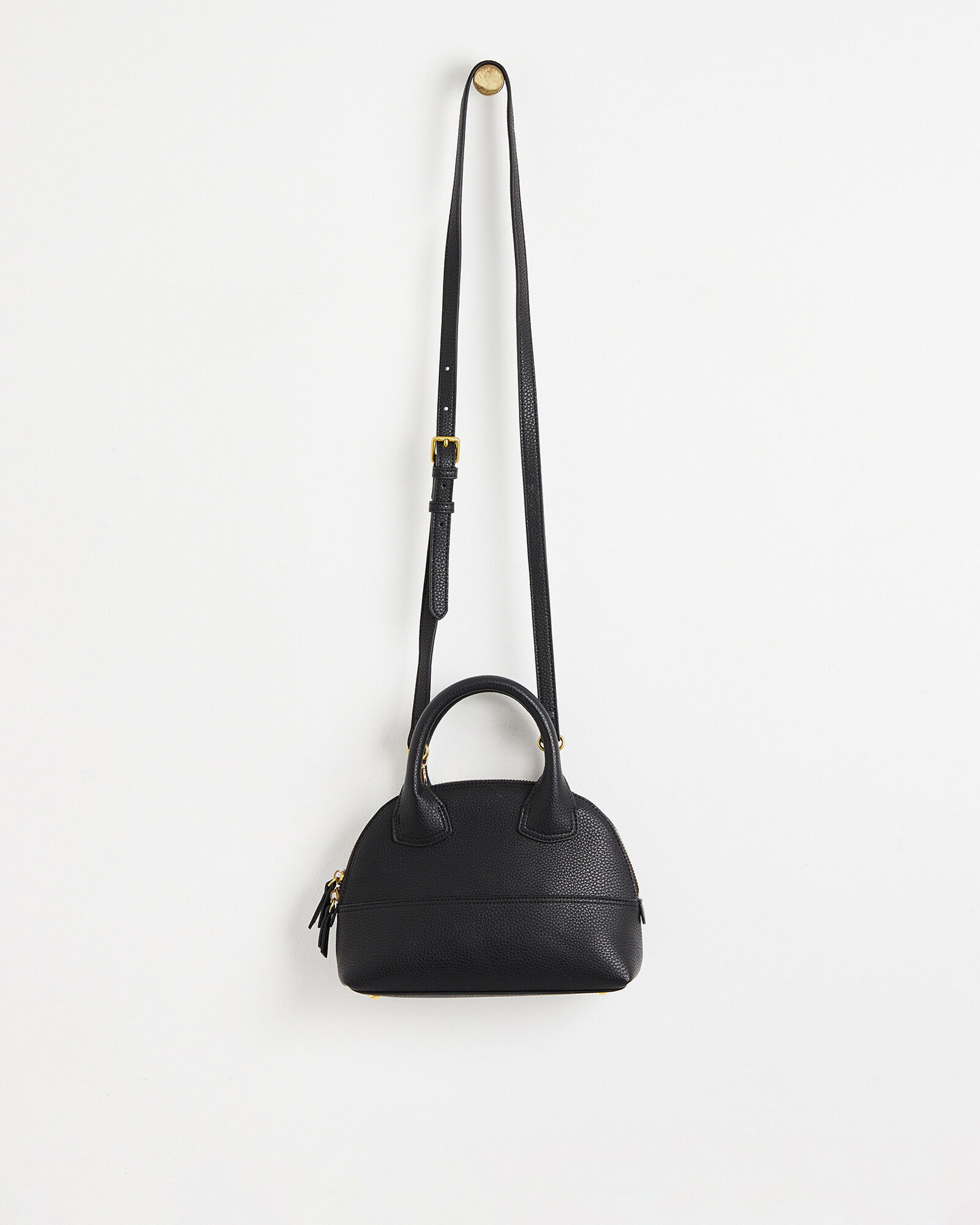 OLIVER BONAS Joni Crossbody Bag Medium in Black | Endource