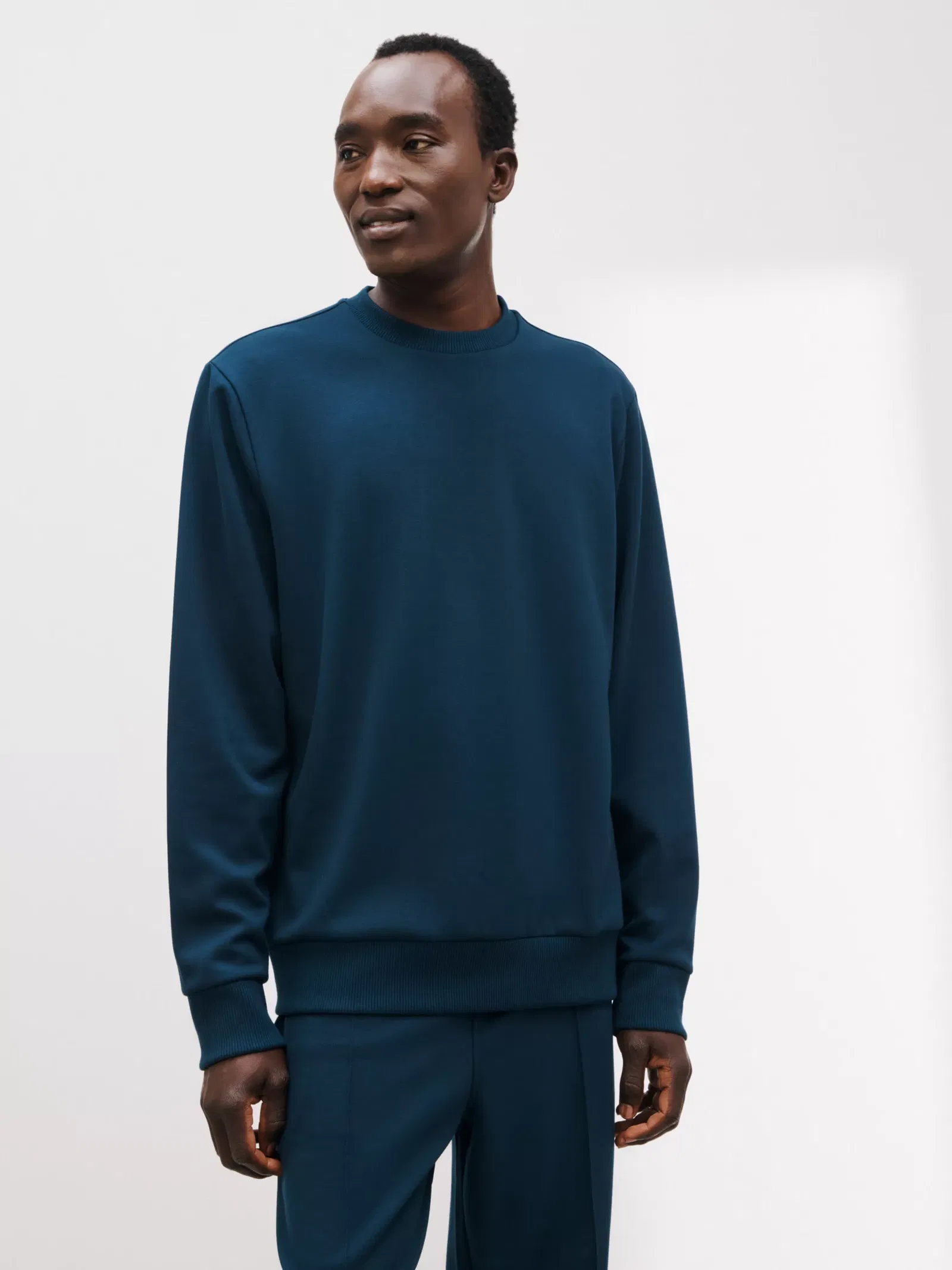 KIN Premium Tech Crew Sweatshirt in Carbon | endource