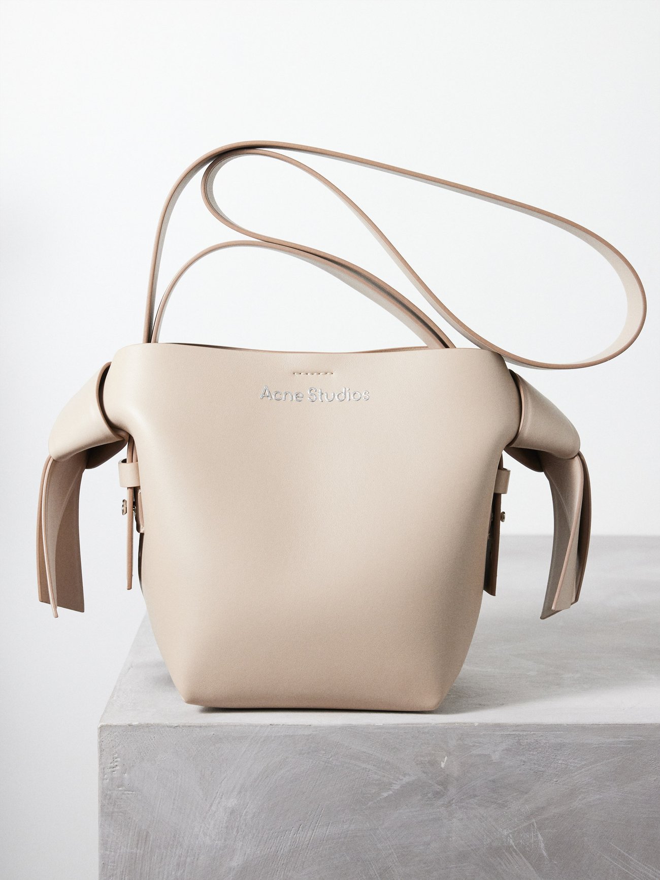 ACNE STUDIOS Musubi Mini Leather Cross-Body Bag in Beige | endource