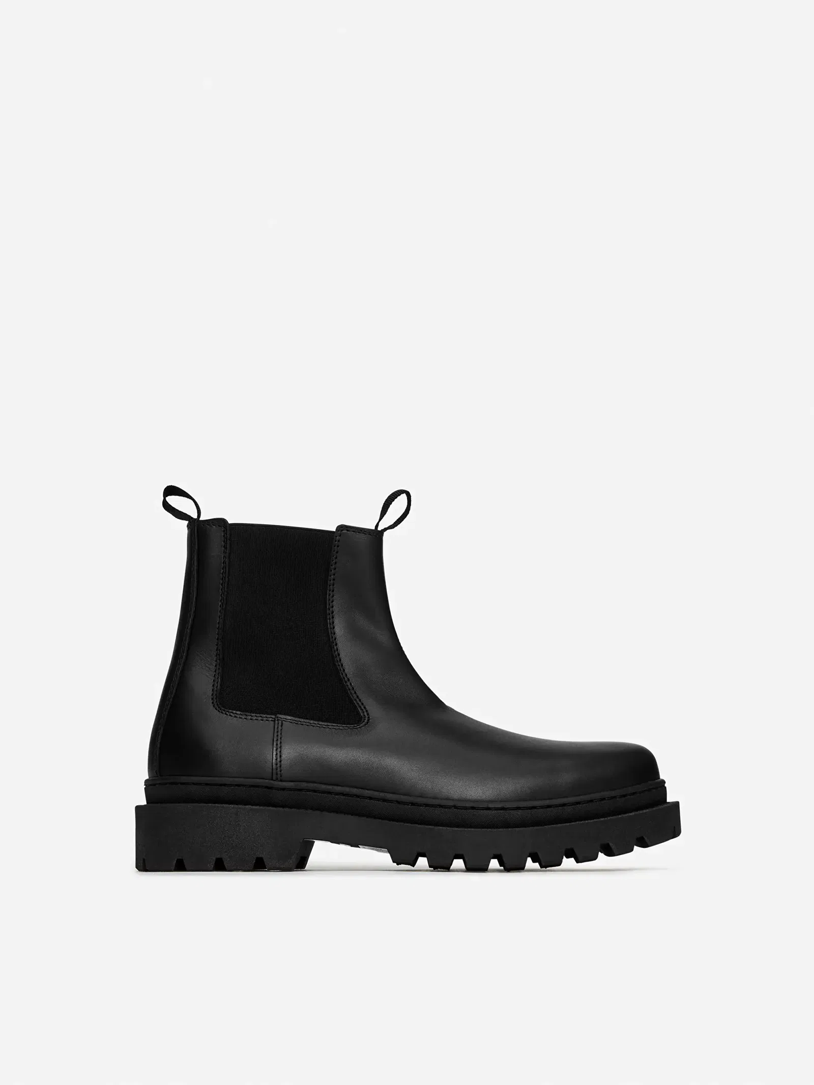 ARKET Mudguard Leather Chelsea Boots in Black | endource